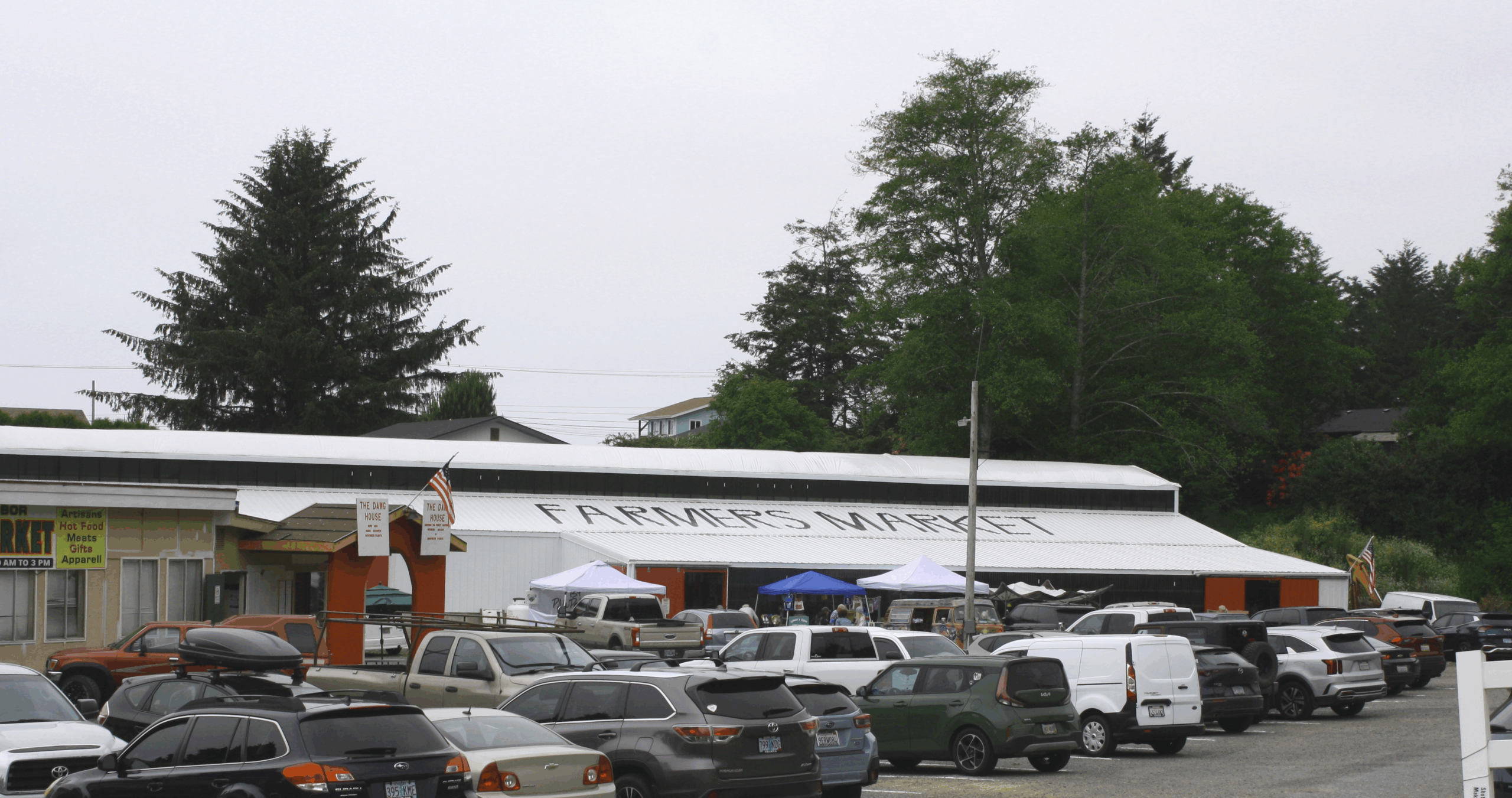Brookings-Harbor Farmers Market Moves Outside Amid Permitting Issues ...